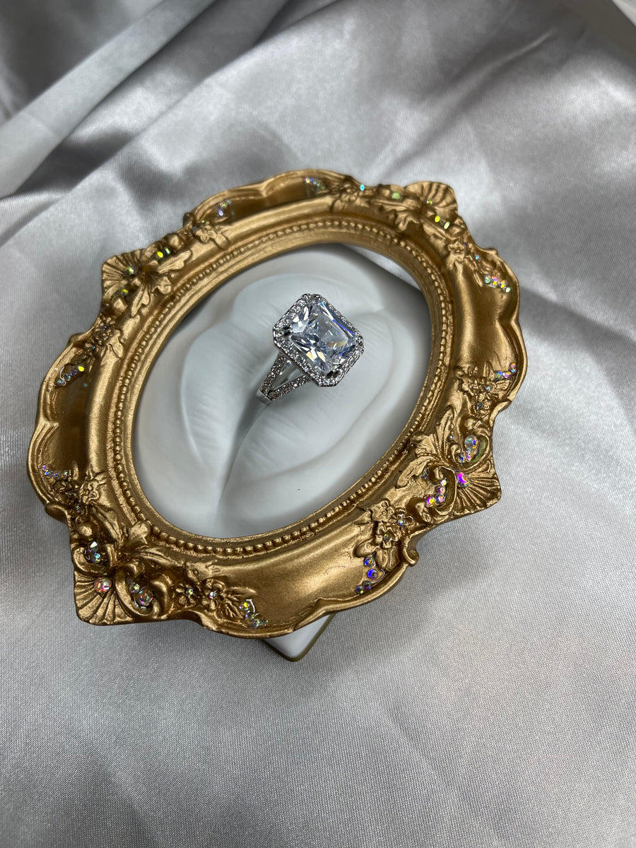 Queen Victoria Ring – crystalfetish